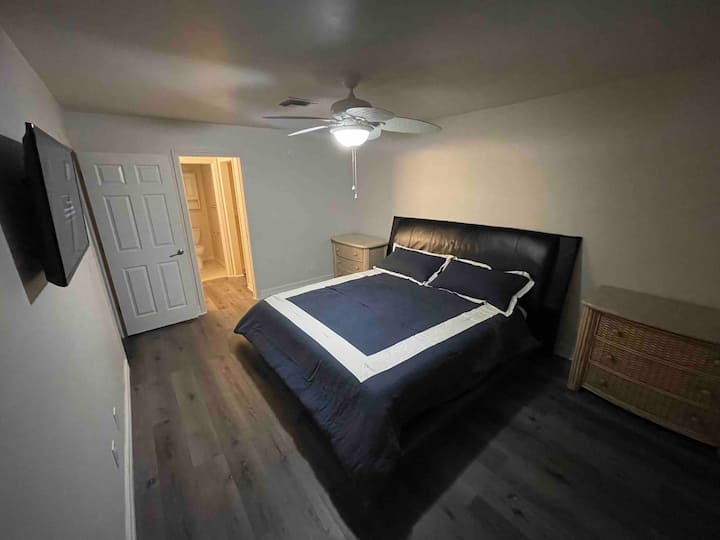 Grate Location, Close To Fun! - Naples