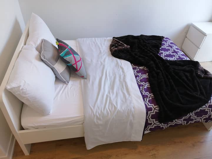 Comfy Private Bedroom2 W/bath Near College/uoit - 오샤와