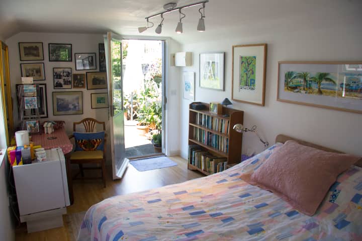 Private Double Cabin In Tropical Garden - Isle of Wight