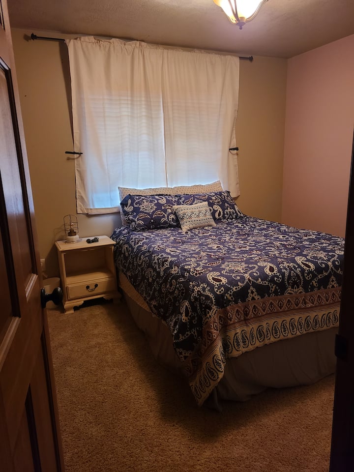 Private Room For Semi-long Term Renter! - Sioux Falls, SD