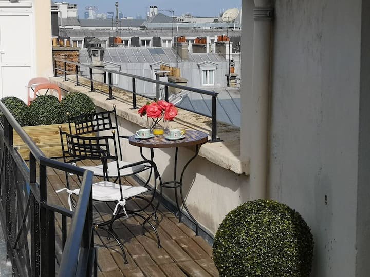 Dernier éTage Au Calme Place De La Madeleine. - Paris