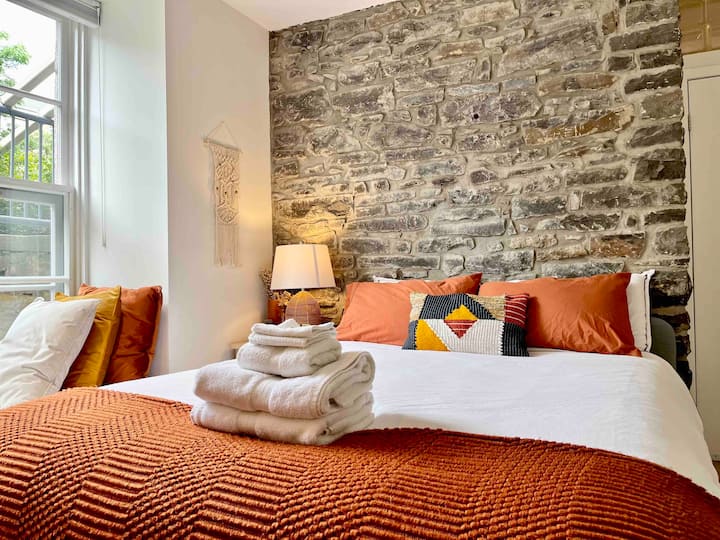 Private Room & Bath With Free Parking In Downtown - Ottawa
