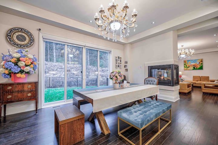 00137c Upstair View-room Attached Bathroom $2100/m - Markham, Canada