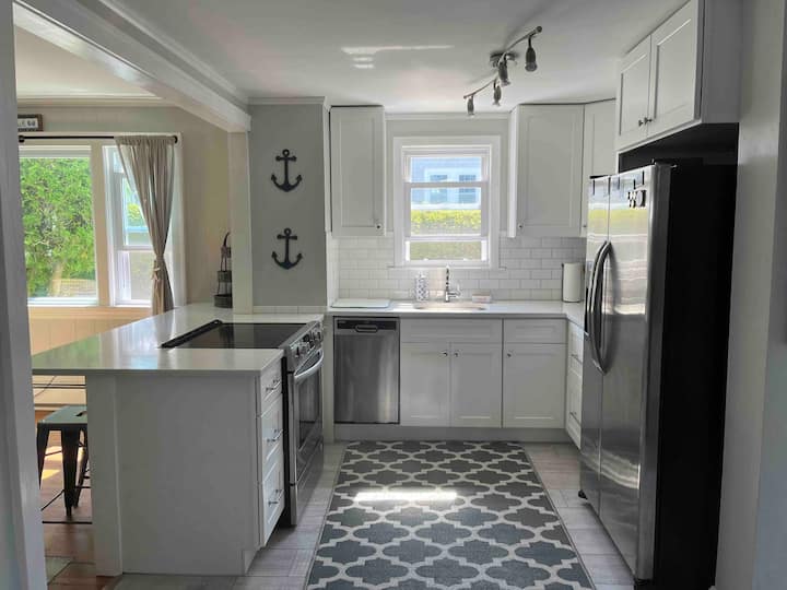 New Silver Beach~steps To Beach~pet Friendly - Falmouth, MA