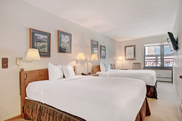 Family-friendly Double Room - Breckenridge, CO