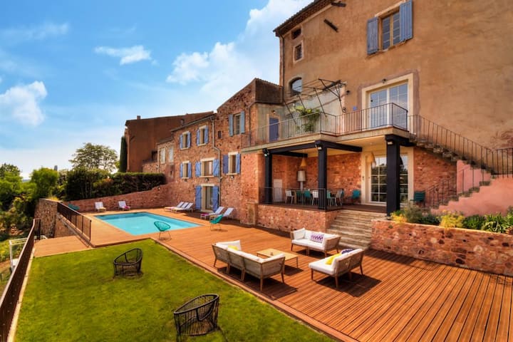 Prestigious Property With 10 Bedrooms, In Roussillons On 2 Ha Of Land - Vaucluse