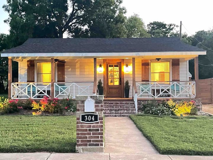 Walk To The River Or Downtown. One Block From Cameron Park. 1 Mile To Silos! - Waco, TX