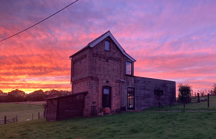Unique Building! Hot Tub With Rural Views - East Sussex