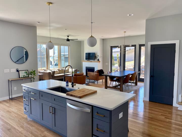 New Bright And Airy Home In Ideal Spot! - 阿什維爾