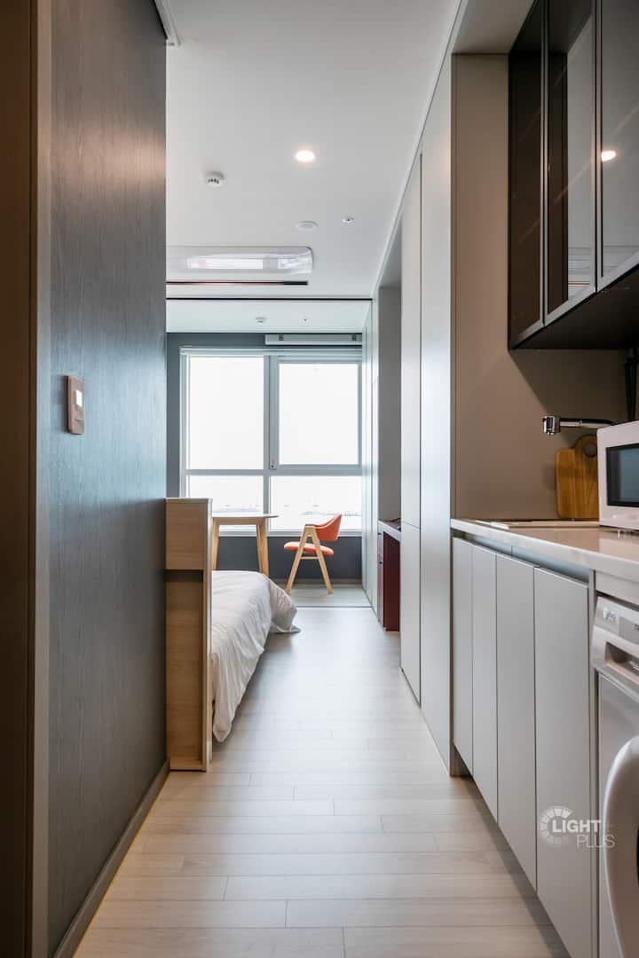 The Bay With Family : 시몬스&중심가신축&호텔침구&초고층시티뷰맛집 - Busan