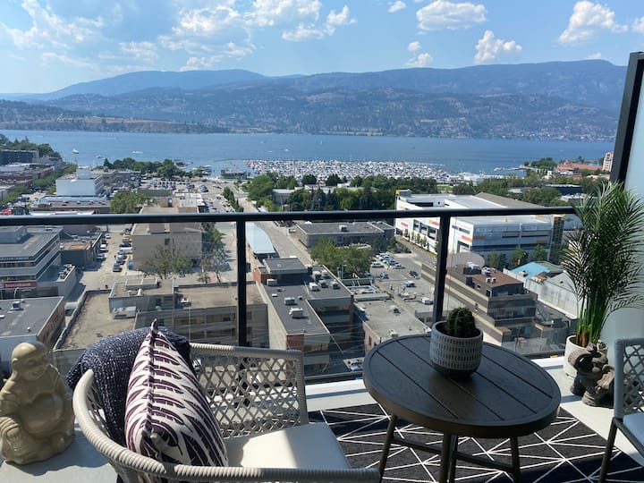 Downtown Condo With Spectacular Lake View - Kelowna