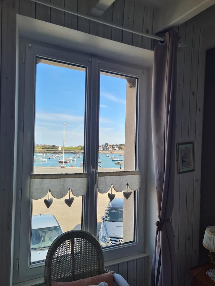 Maison De Pêcheur Sur Le Port De Barfleur - Barfleur