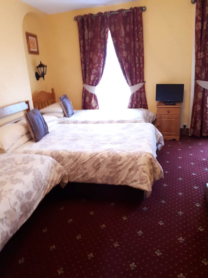 Atlantic Guest House /Family Room, Free Breakfast - Donegal