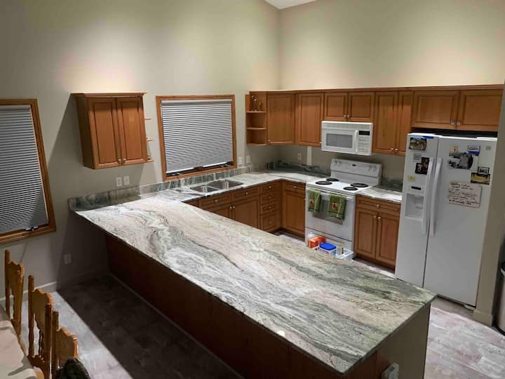 Pet-friendly, Handicap Accessible 5 Bdrm /8 Beds. - Alden, MI