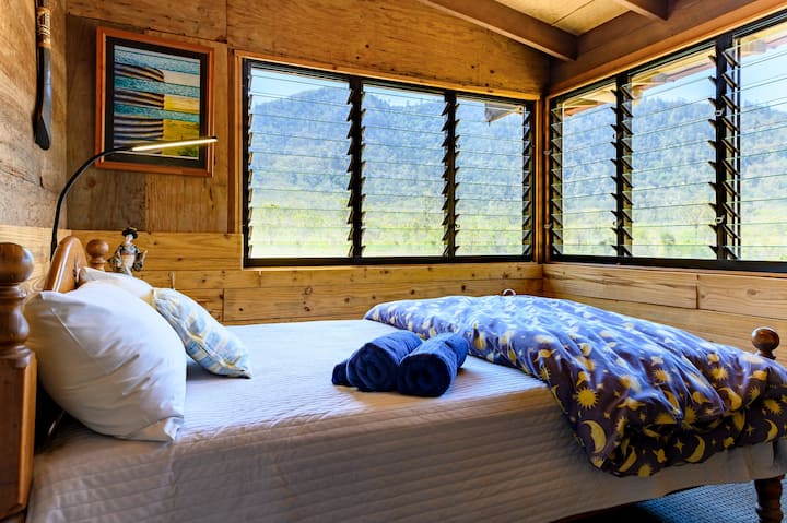Mugul Mountain Retreat - Miriam Vale