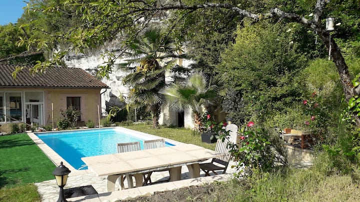 Maison Avec Piscine Et Vue Au Coeur D'aubeterre - Aubeterre-sur-Dronne