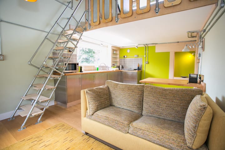 Amazon - First Floor Double-height Studio - West Wittering