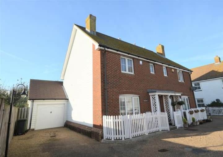 The Sea Shells By The Beach And Historic Rye - Camber Sands