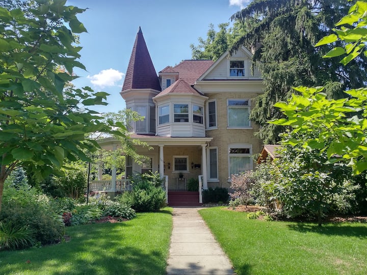 Executive Heritage Studio 30 Sec Walk To Tannery! - Chicopee