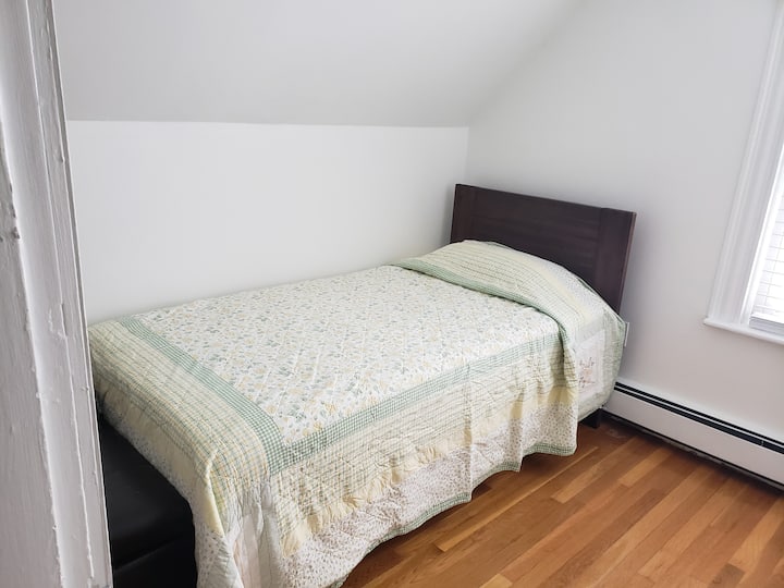 Solo Traveler Private Bedroom In Winthrop - Nahant, MA