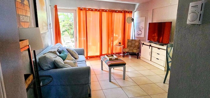 Seaside Escape ~ Ocean Front Complex ~ Pool Open - Daytona Beach, FL