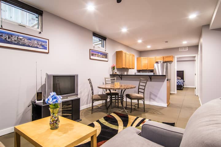 Tremont Duck Island Apt - Near Downtown Cle - Cleveland