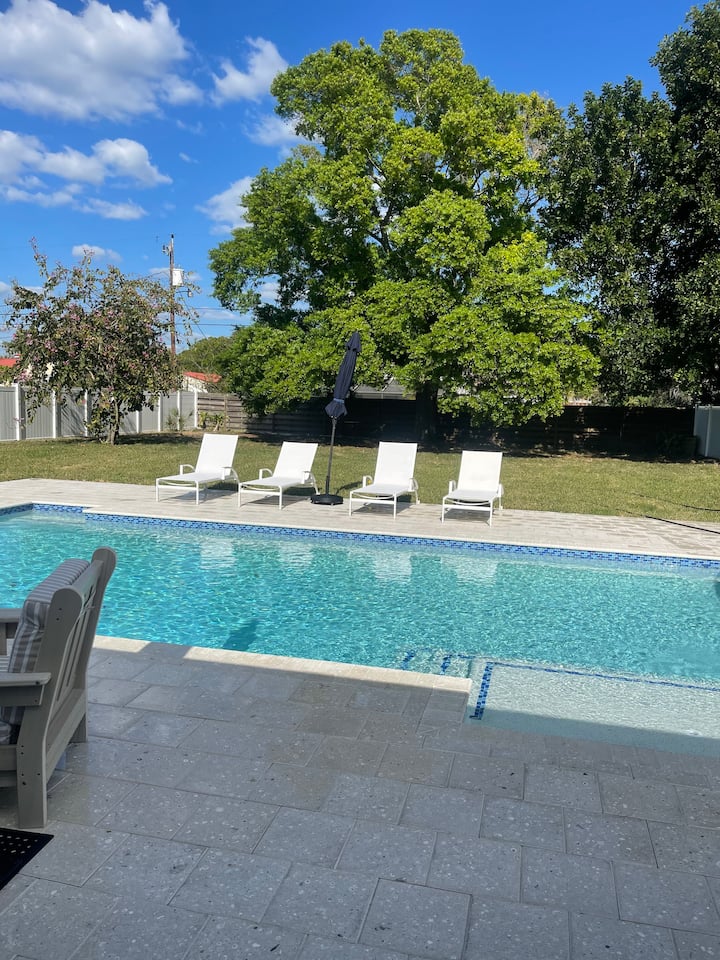 Palma Sola  Pool Home, Minutes To Ami - Bradenton, FL