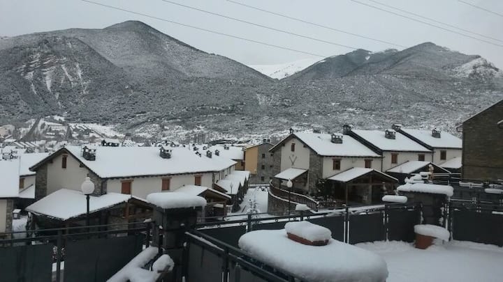 Adosado Con Vistas A La Montaña - Candanchú