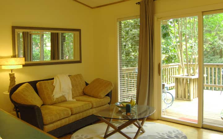 Mountain Apt. With Sunset Views - Fayetteville, AR