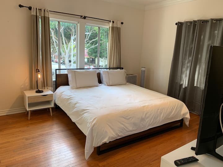 1109a -North Of Wilshire And Close To The Beach! - Venice Beach, CA