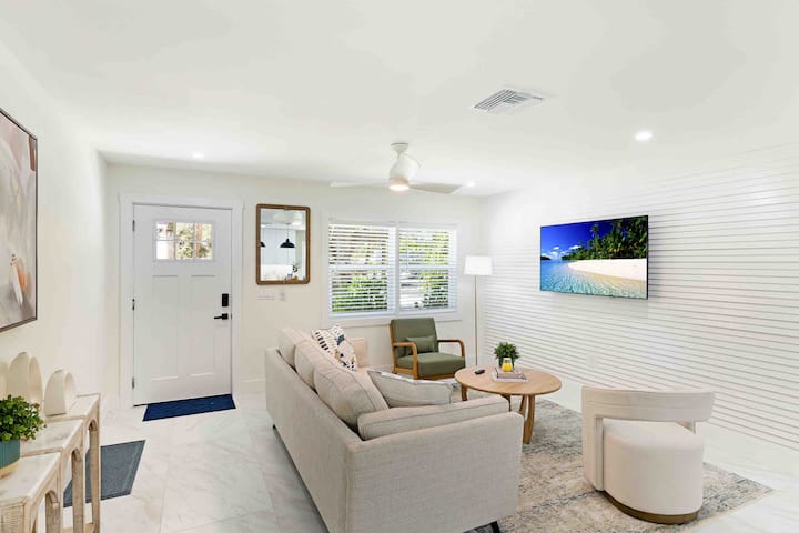 New Listing! Relaxing Oasis. Fully Furnished! - Bradenton, FL