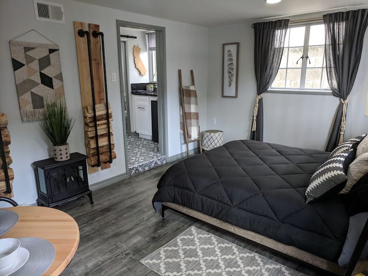 Eagle Rock Private Guest Studio Oasis - Los Angeles, CA