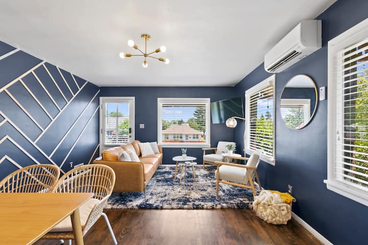 Mid Century Modern Getaway - Tacoma, WA