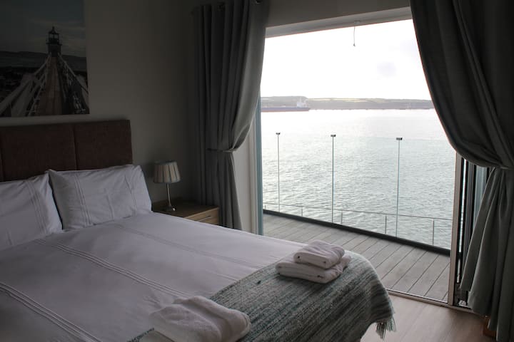 Waterside Apartment No 2, Haven Waterway Views - Milford Haven