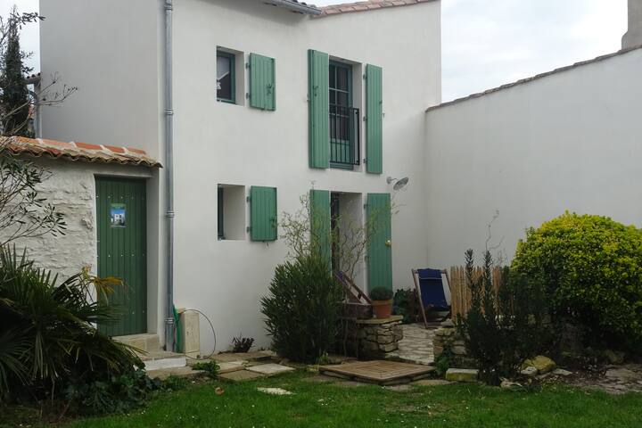 Maisonnette De Charme Au Coeur Du Village - Île de Ré