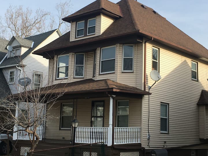 Cleveland West Family Gathering House! - Cleveland, OH