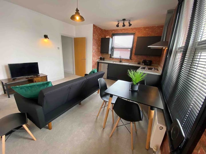 1 Bed Flat With Parking Near Town Centre - Hayling Island