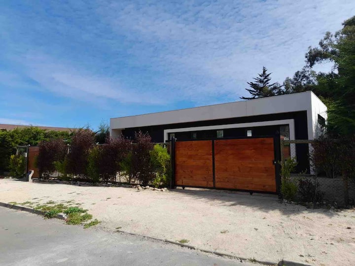 "Casa Grande Con Piscina Temperada En Punta Puyai" - Papudo