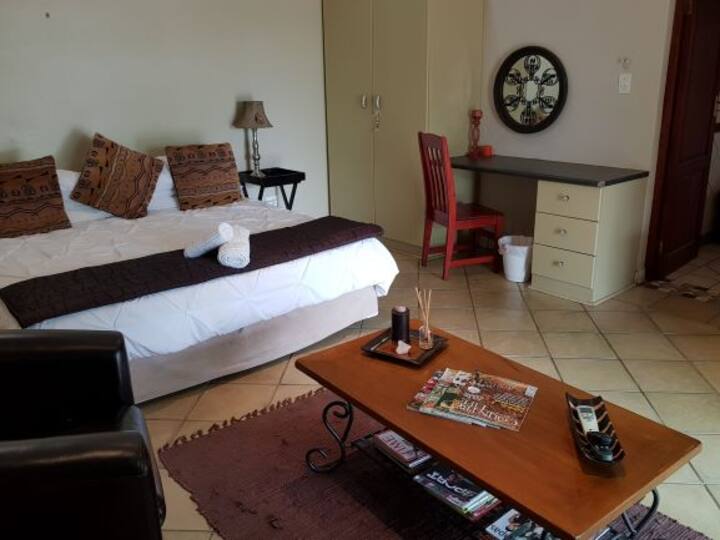 Mary's View - Self Catering Unit Jean - Rustenburg