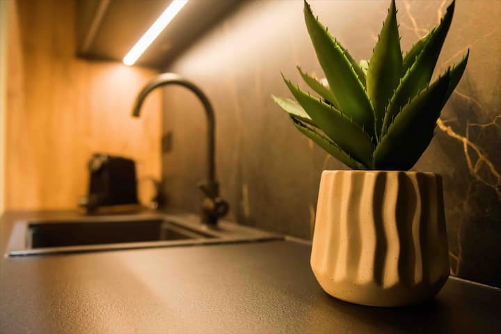 Urban Retreat-private City Center Apt W/balcony - Heraklion