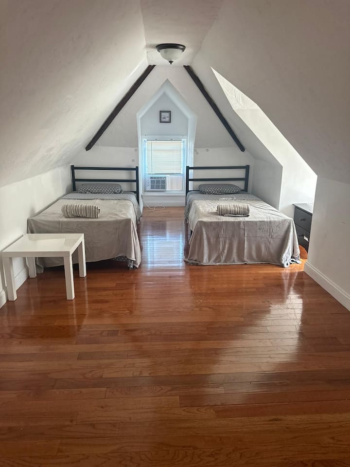 Near Harvard Business 2/4 - Boston, MA