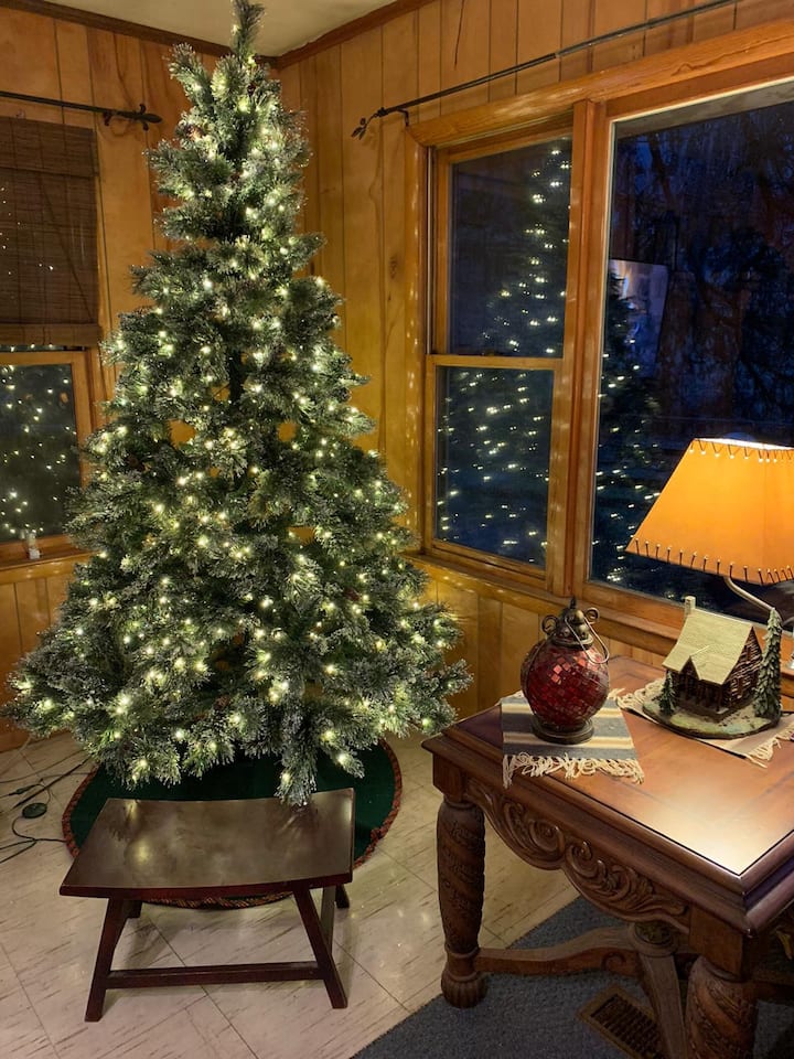 Bear Creek Lodge! Sleeps 12, 5 Bdr, 3 Bth - Maggie Valley, NC