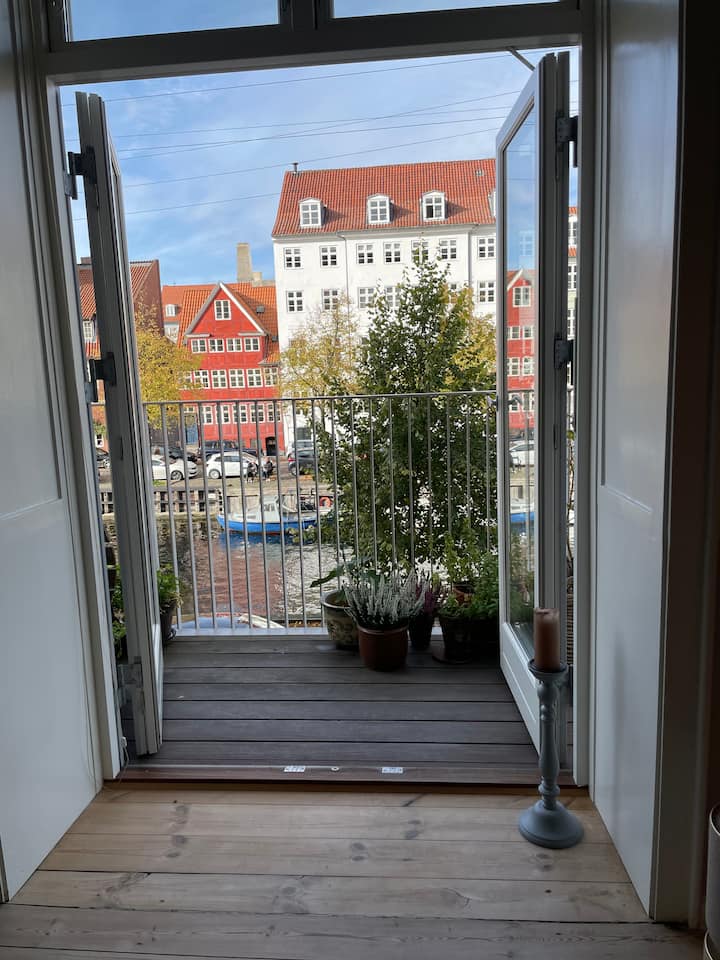 Stunning View To The Canal - Charming Apartment - Copenhagen