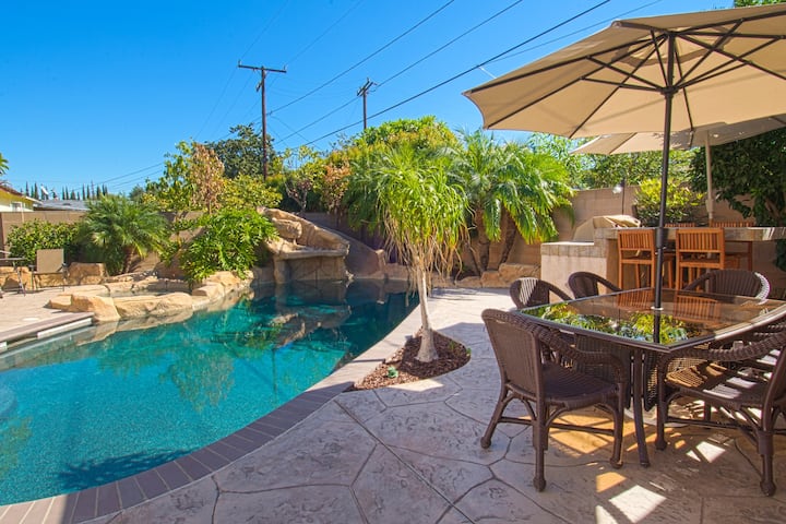 Funtierland + California Dreamin' + Pool + Movie - Anaheim