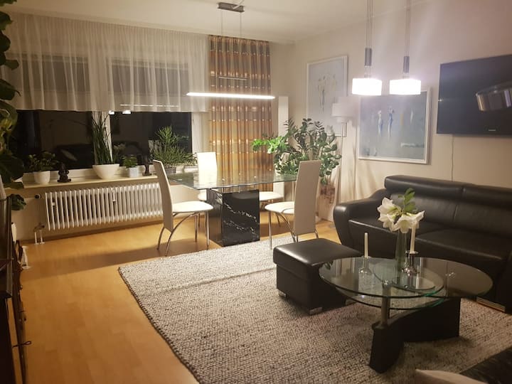Zimmer In Einer Geschmackvollen + Sauberen Wohnung - Hannover