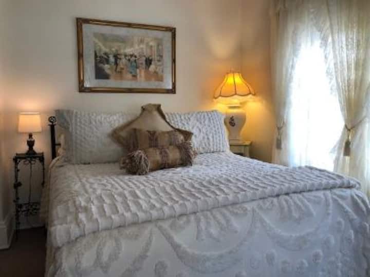 Private Room And Bath In Downtown - Burlington, VT