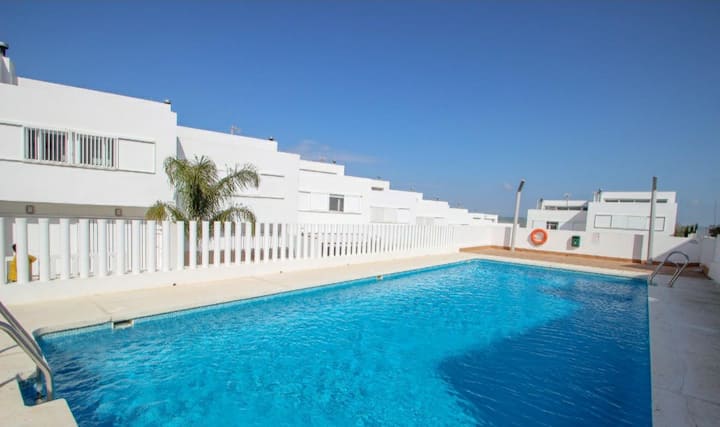 Acogedor Adosado En Urbanización Con Piscina - Conil de la Frontera