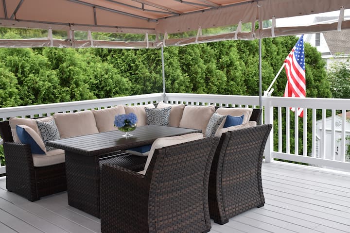 4 Bed 3 Ba Home W/ View. Walk To Easton's Beach. - Newport, RI