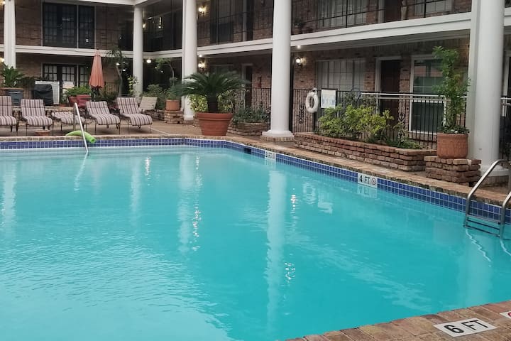 Montrose Condo - NRG Stadium - Houston