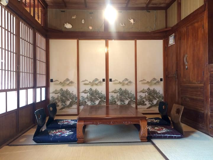 古民家に泊まり三線レッスンも体験。ごーやー荘- Goyah-so Minsyuku Hostel - Okinawa, Japan